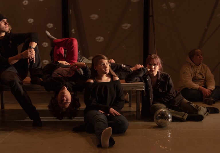 WHO DIS? - Helsingin Kaupunginteatteri